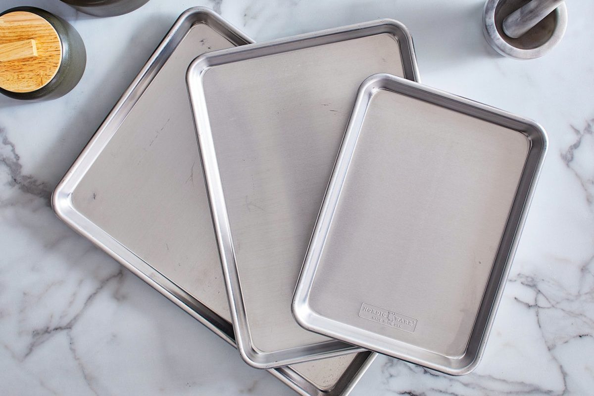 Choosing the Right Baking Sheets for your Collection of Cookware ...